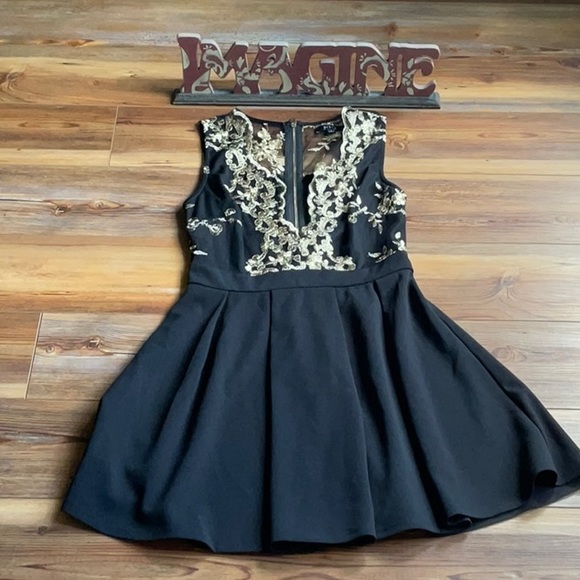 privy | Dresses | Privy Black And Gold Embroidered Cocktail Dress ...